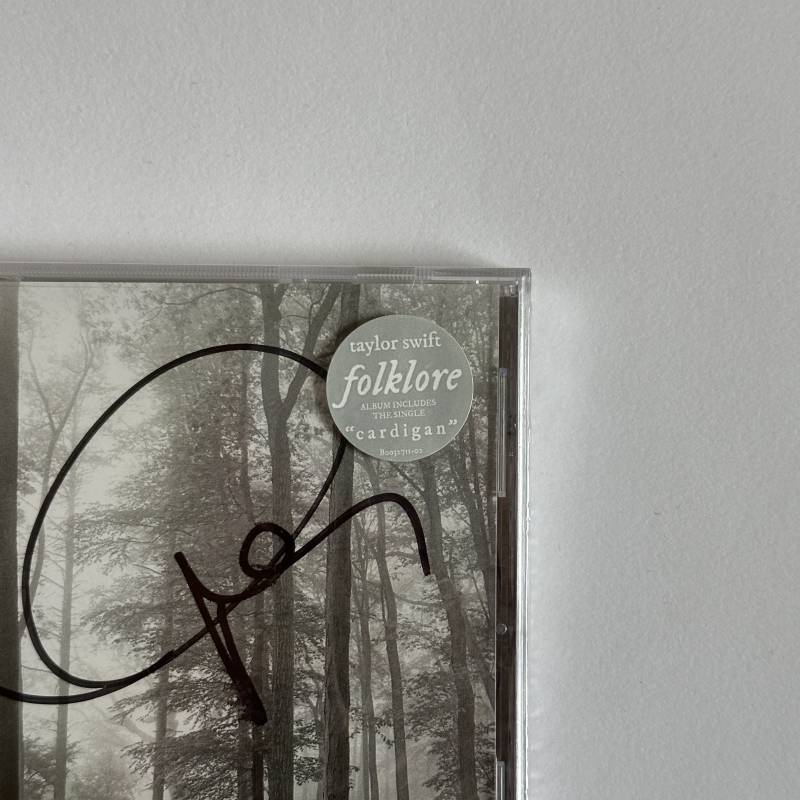 TAYLOR SWIFT SIGNED 'FOLKLORE' ALBUM