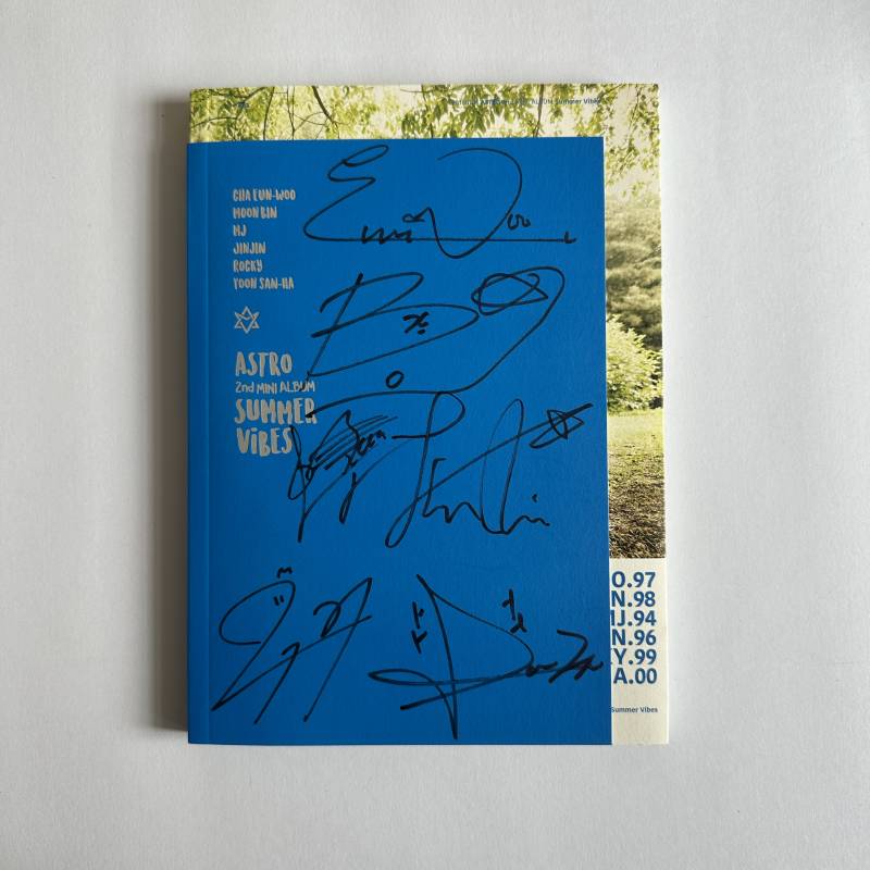 ASTRO SIGNED 2ND MINI ALBUM 'SUMMER VIBES'