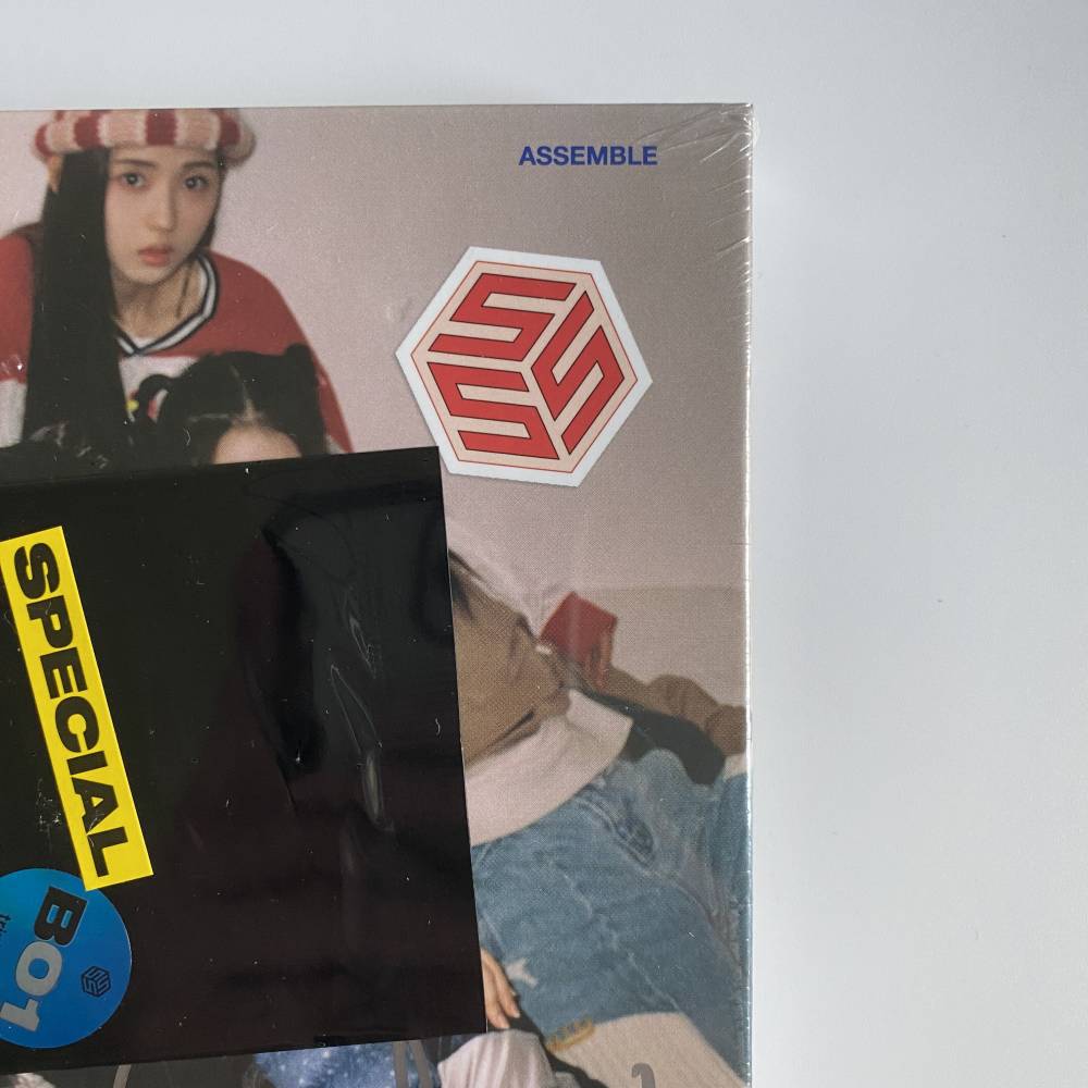 TRIPLES SIGNED DEBUT MINI ALBUM 'ASSEMBLE' - VERSION B