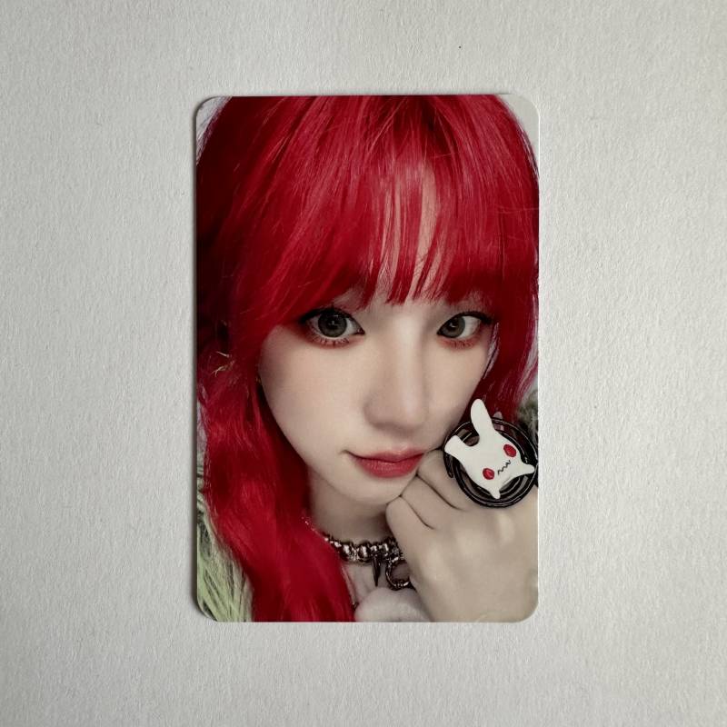 YUQI 1ST MINI ALBUM 'YUQ1' UNRELEASED SELFIE PHOTOCARD - VERSION 2